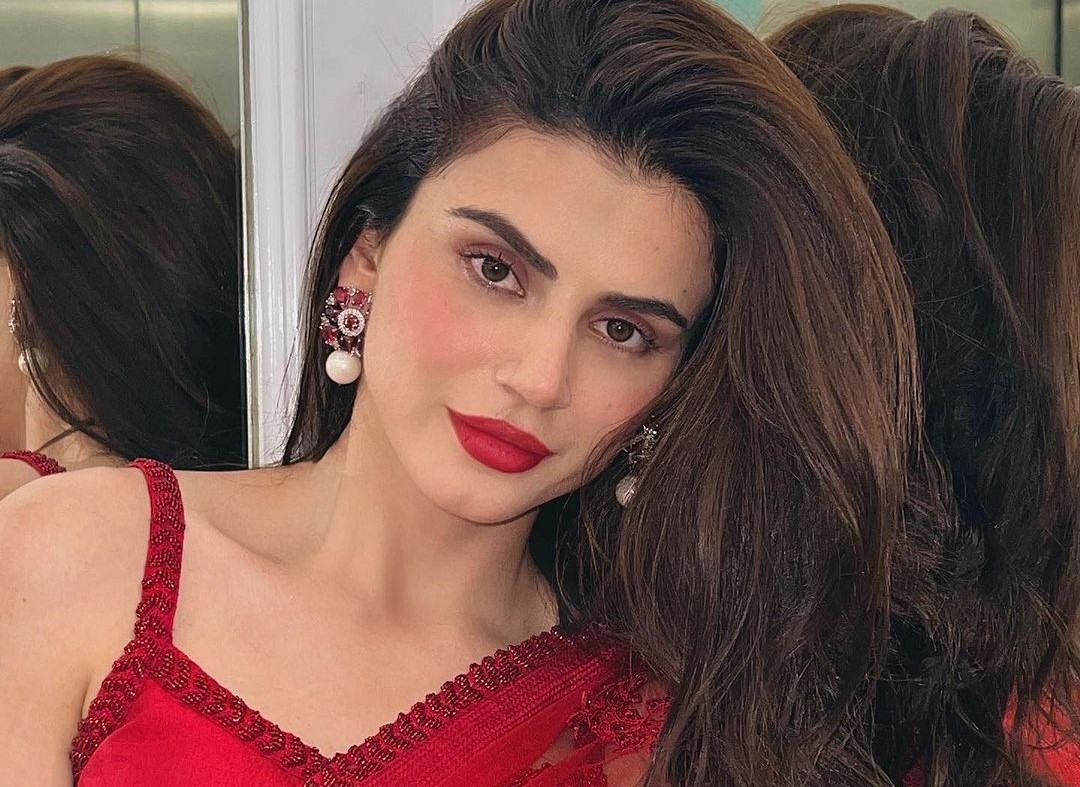 Zubab Rana shares smoking hot pictures in bold red dress - The Pakistan ...